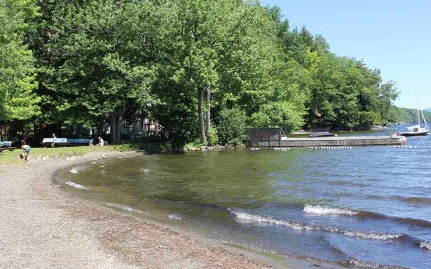 Quai et plage de Vale Perkins | Vraiment Memphré